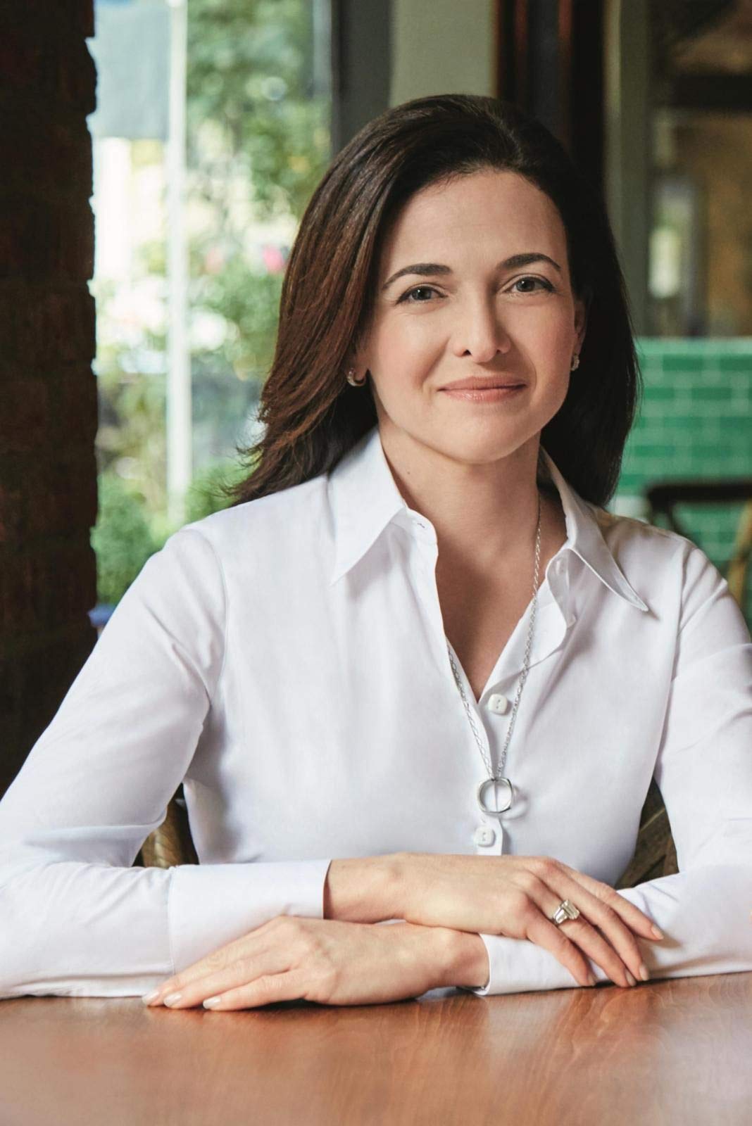 封面人物|雪莉·桑德伯格：硅谷的争议偶像